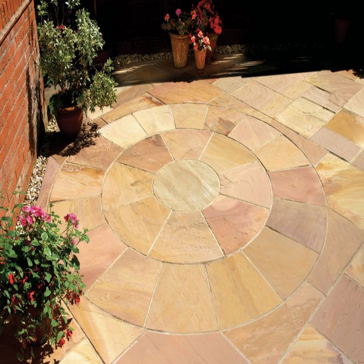 Modak Classic Indian Sandstone Paving Circle & Squaring Off Kit By ...